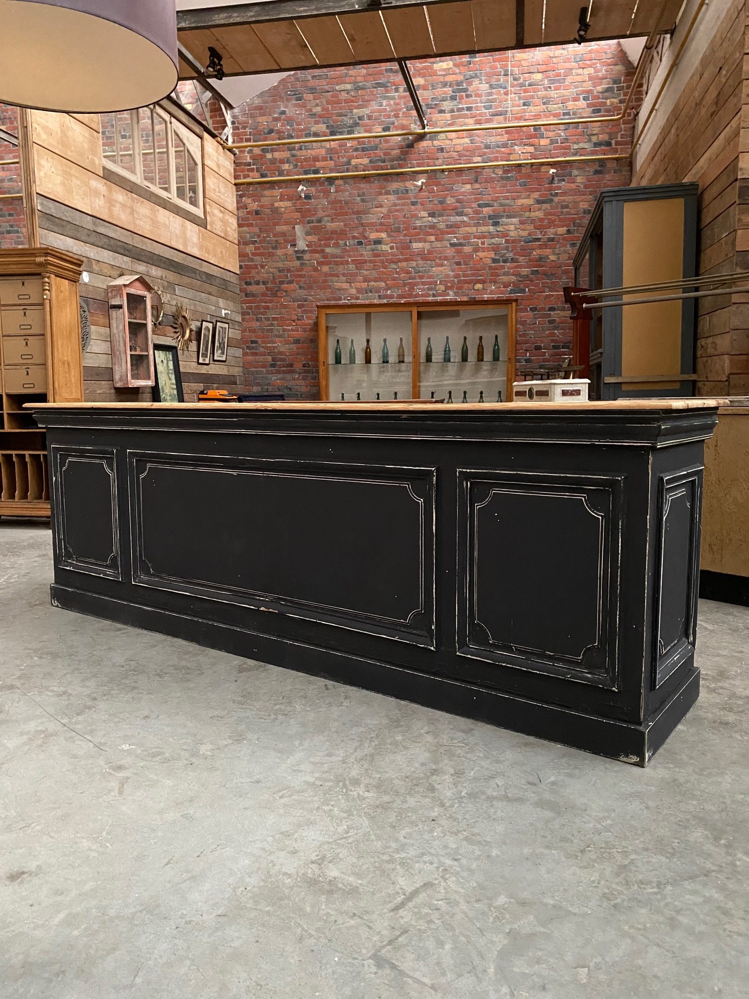 Grand comptoir de commerce patiné - Nord Factory