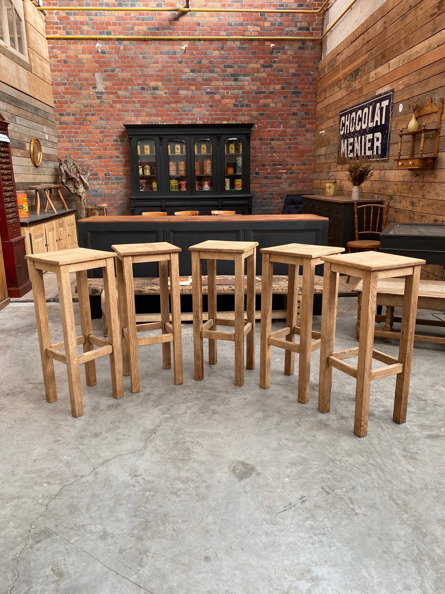 Suite de 5 tabourets de bar en chêne massif - Nord Factory