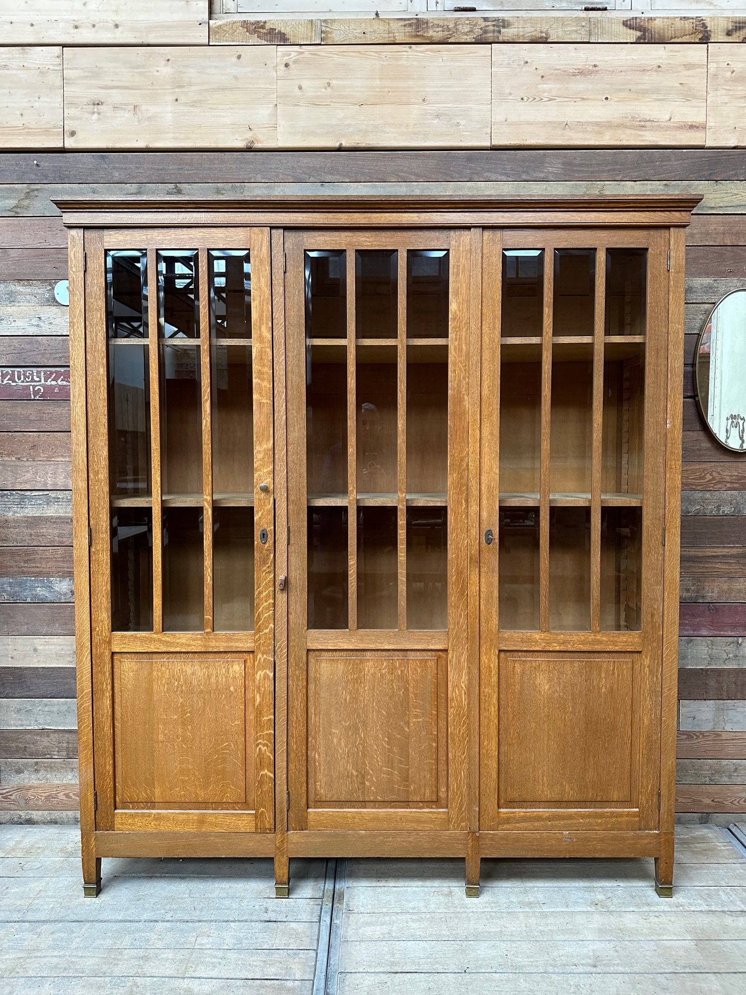 Grande vitrine en chêne début XXème - Nord Factory