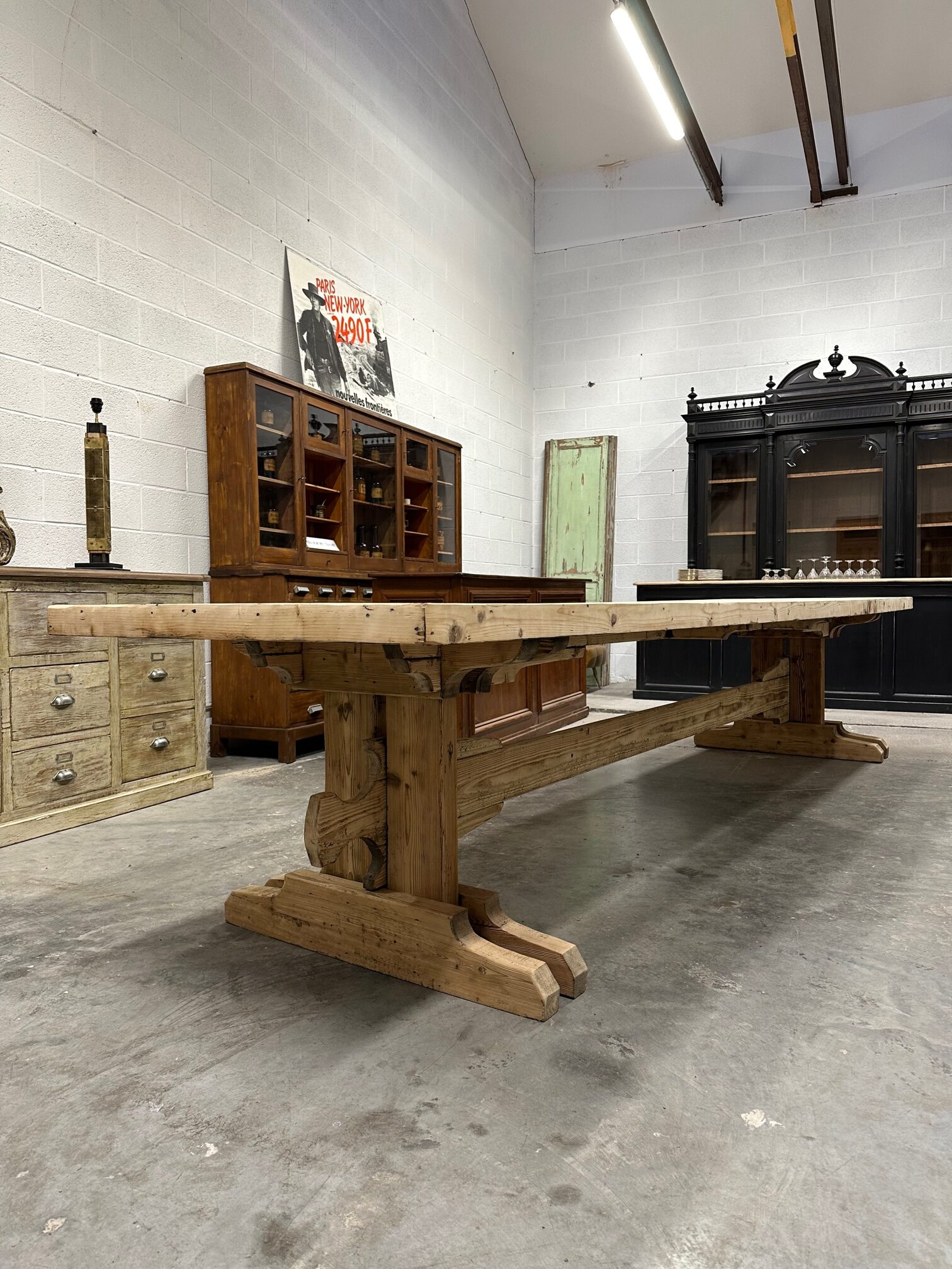 Immense table en sapin milieu XXème - Nord Factory