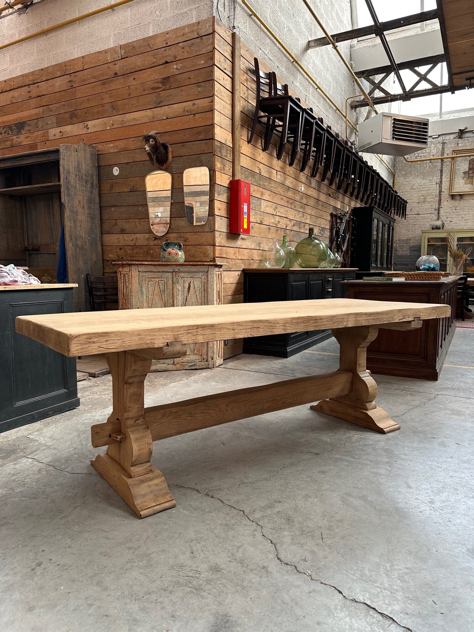 Table de type monastère en chêne massif Table de type monastère en ...